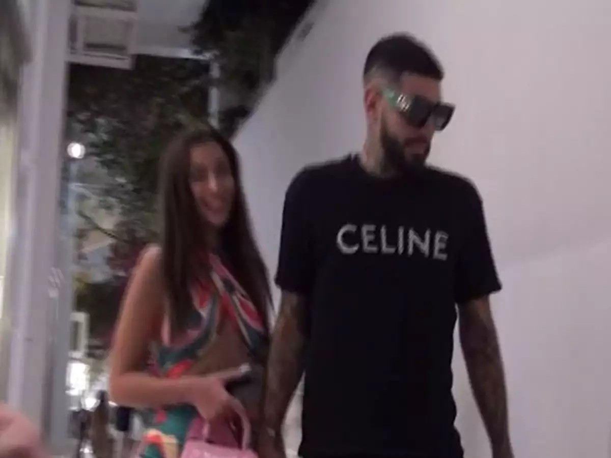 Snik - Γιώτα Ιωαννίδου: Χέρι-χέρι στα σοκάκια της Μυκόνου - Iciao