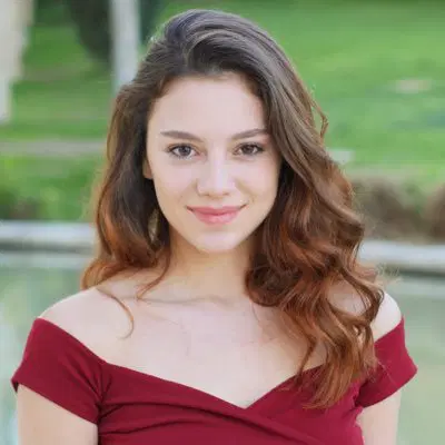 Αθηνά Ροδίτου: Η τηλεοπτική «Μυρτώ» έχει διάσημους γονείς - Iciao