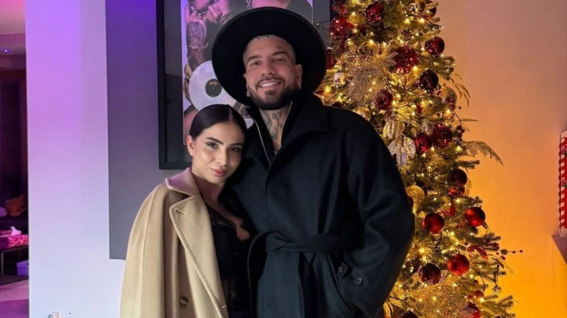 Snik: Ερωτικά Χριστούγεννα με την σύντροφό του - Iciao